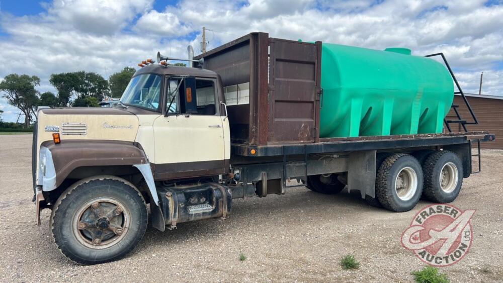 1972 IH 2000 Fleetstar tandem