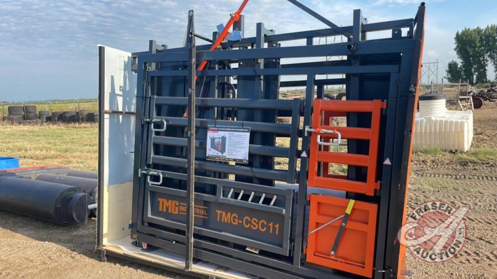 TMG-CSC11 - 10ft Cattle Squeeze Chute w/ Weight Scale, H67