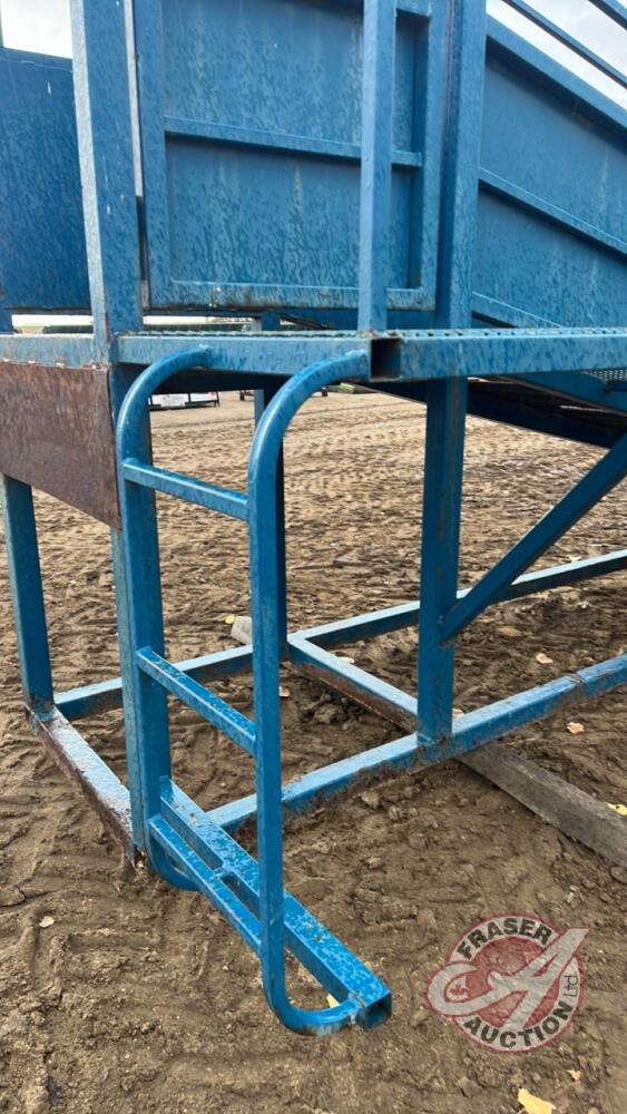Livestock loading chute J45