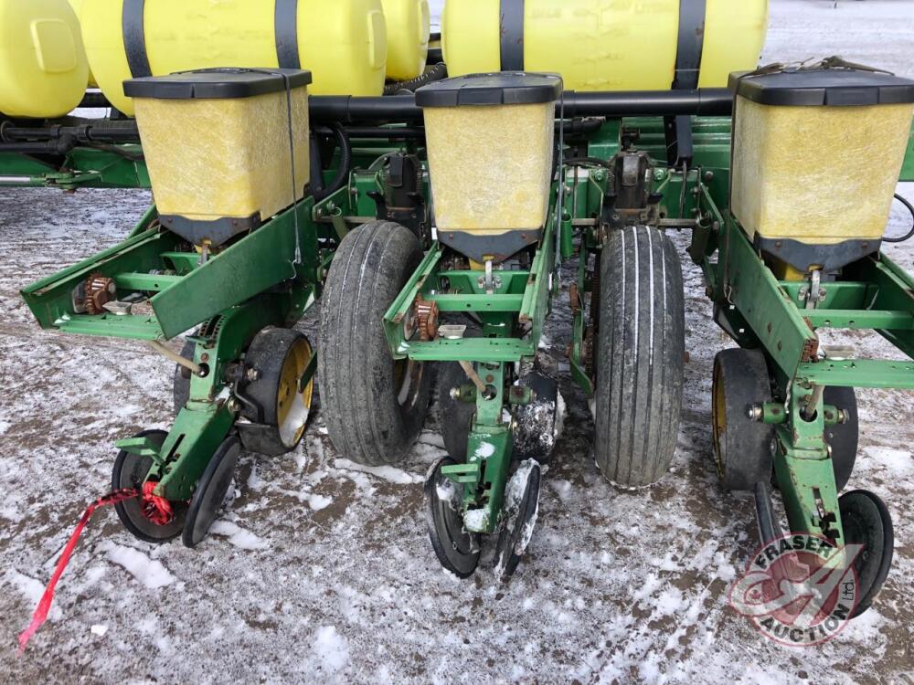 K135, 12-Row JD 7200 Corn Planter, S/N 400887