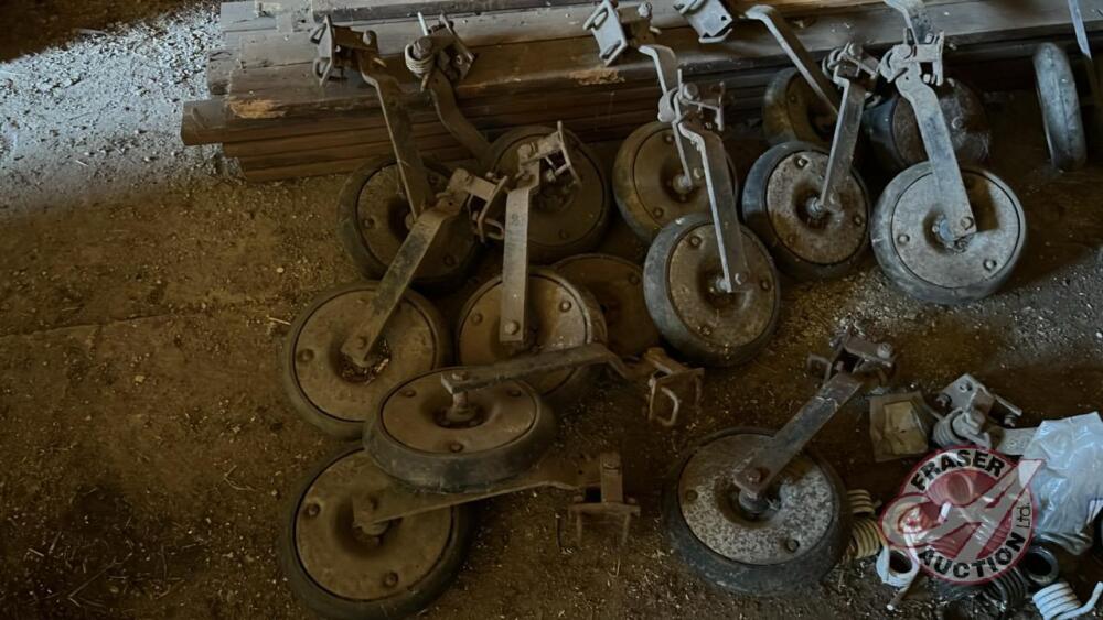 (23) Hart Carter packer wheels