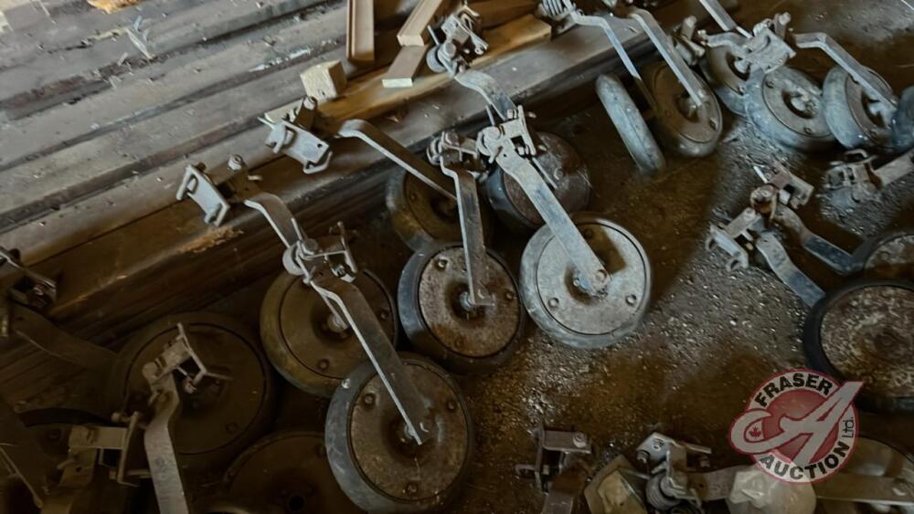 (23) Hart Carter packer wheels