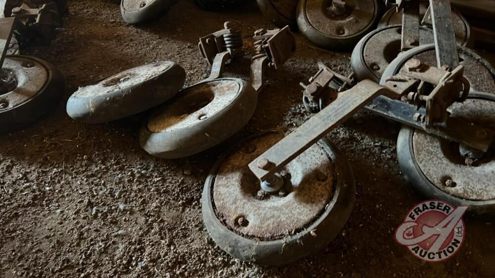 (23) Hart Carter packer wheels