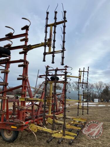 39' IH Model 45 Field Cultivator, K79