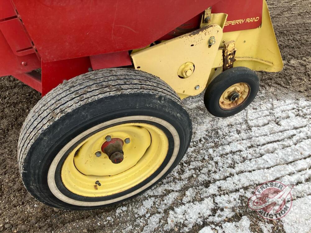 NH 273 Sqr Baler, S/N 259488, K117 **Manual in shed**