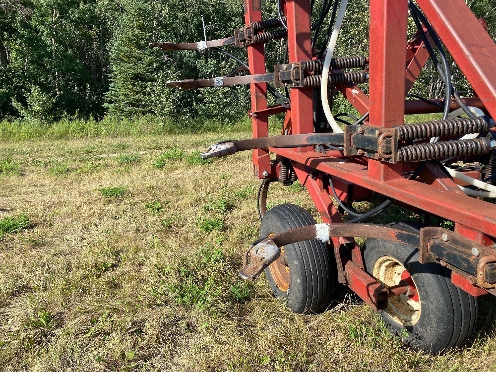 31’ CaseIH 5600 Deep Tiller, set up for NH3 w/Atom Jet carbide tip ...