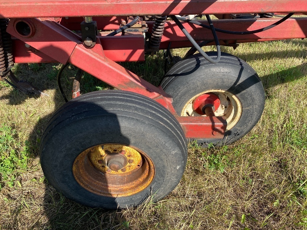 31’ CaseIH 5600 Deep Tiller, set up for NH3 w/Atom Jet carbide tip ...