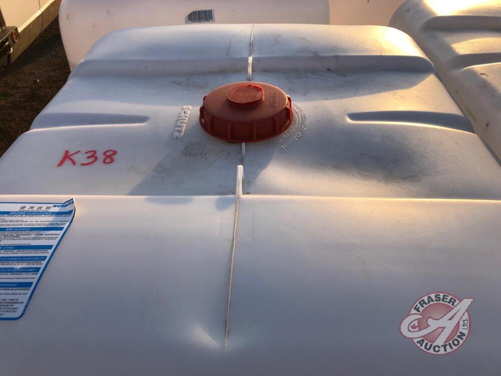 1000L poly tank with valve, K38,