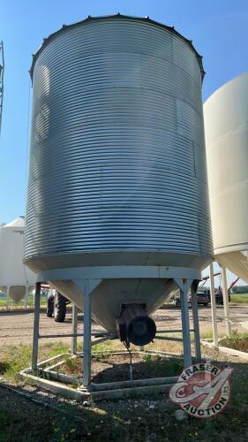 Bin #9, Approx 2100 Bushel Westeel Roscoe on Peloquin hopper cone, s/n ...