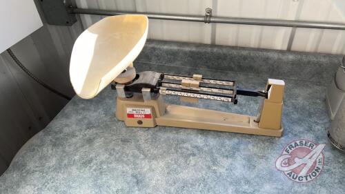 Labtronics 919 moisture metre with scale and charts