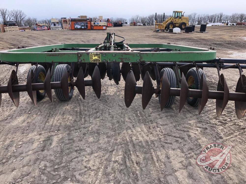 12ft JD 210 tandem disc, K111