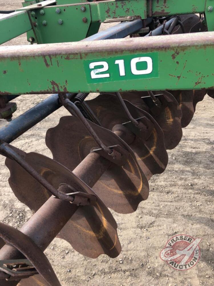 12ft JD 210 tandem disc, K111
