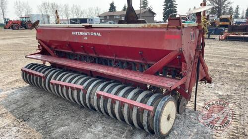 12ft IH 620 Double Disc press Drill, F95